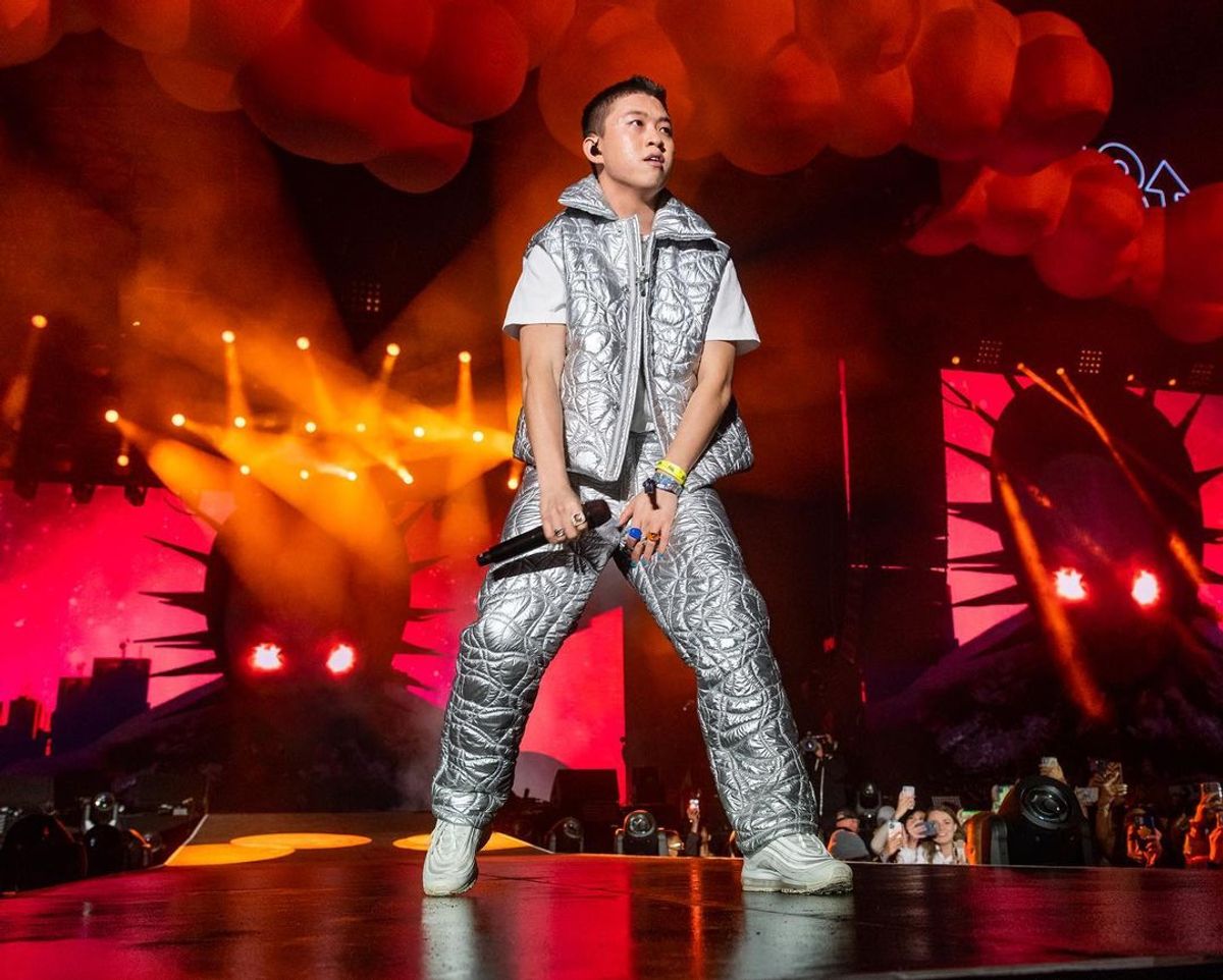Rich Brian Outfit from November 9, 2021 | WHAT’S ON THE STAR?