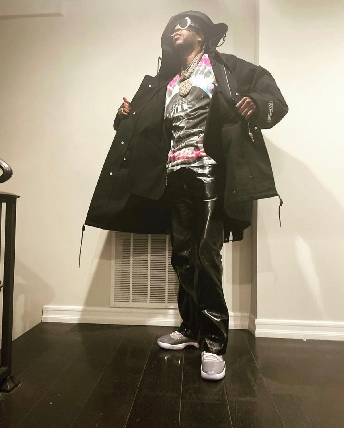 2 Chainz Outfit from December 11, 2021 | WHAT’S ON THE STAR?