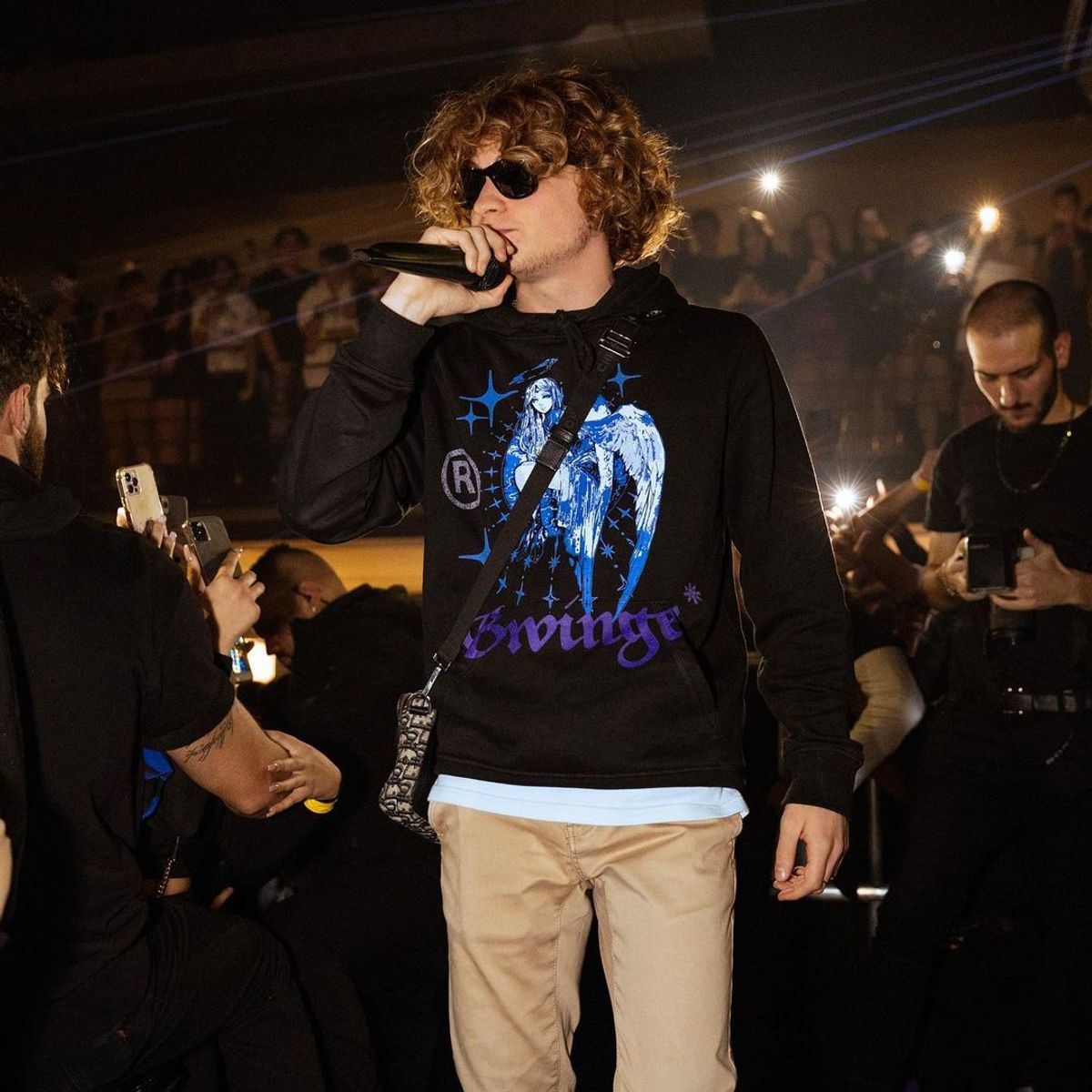 Yung Snapp Outfit from December 10, 2021 | WHAT’S ON THE STAR?