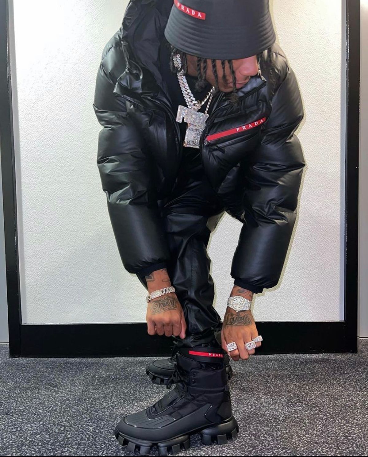 Digga D Outfit from December 13, 2021 | WHAT’S ON THE STAR?