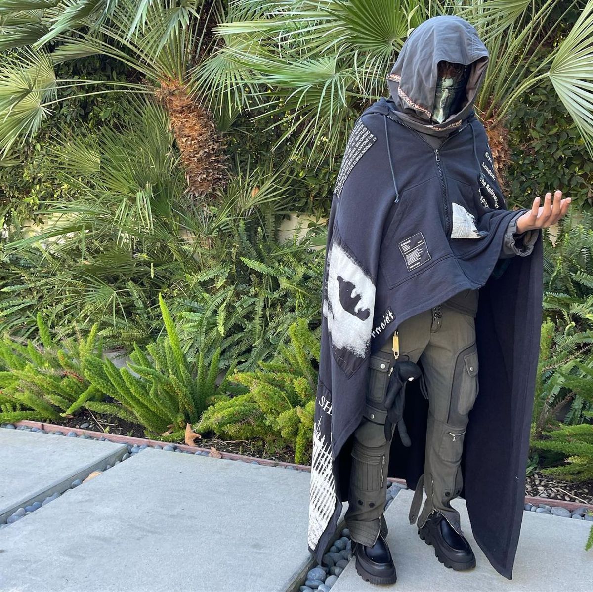 Snot Outfit from December 11, 2021 | WHAT’S ON THE STAR?