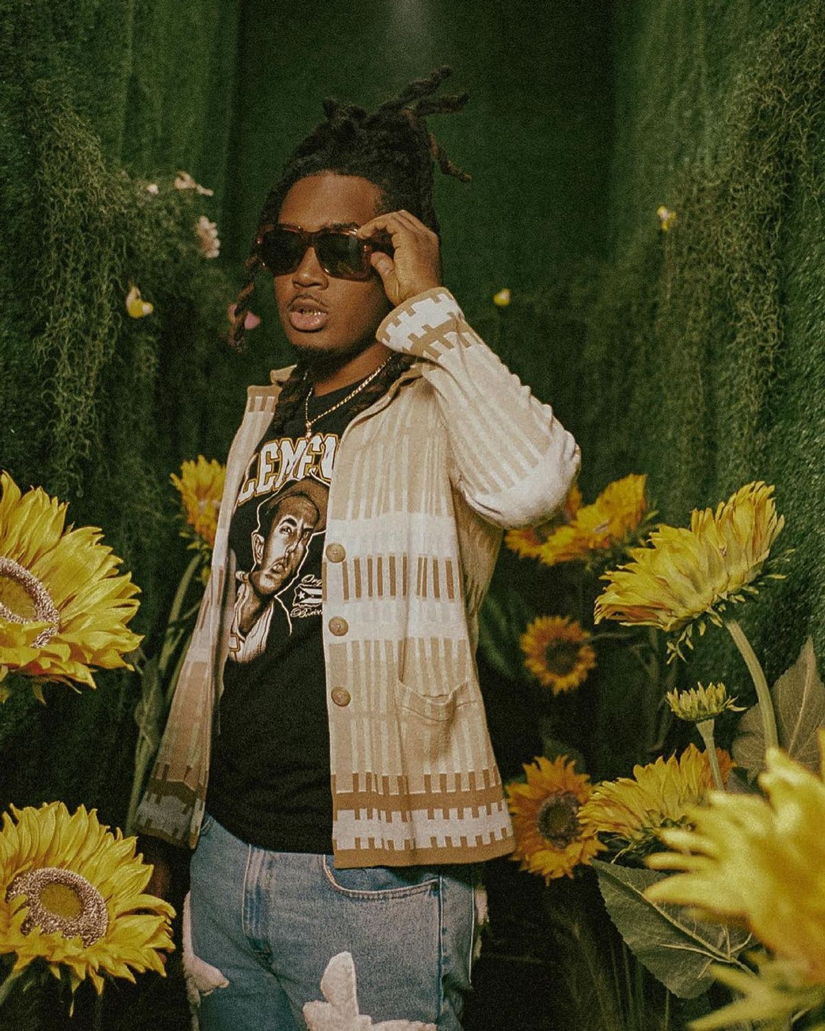 Cochise: Outfits, Clothes, Style and Fashion | WHAT’S ON THE STAR?