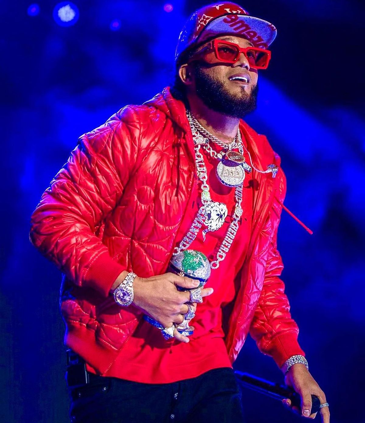 El Alfa El Jefe Outfit from December 21, 2021 | WHAT’S ON THE STAR?