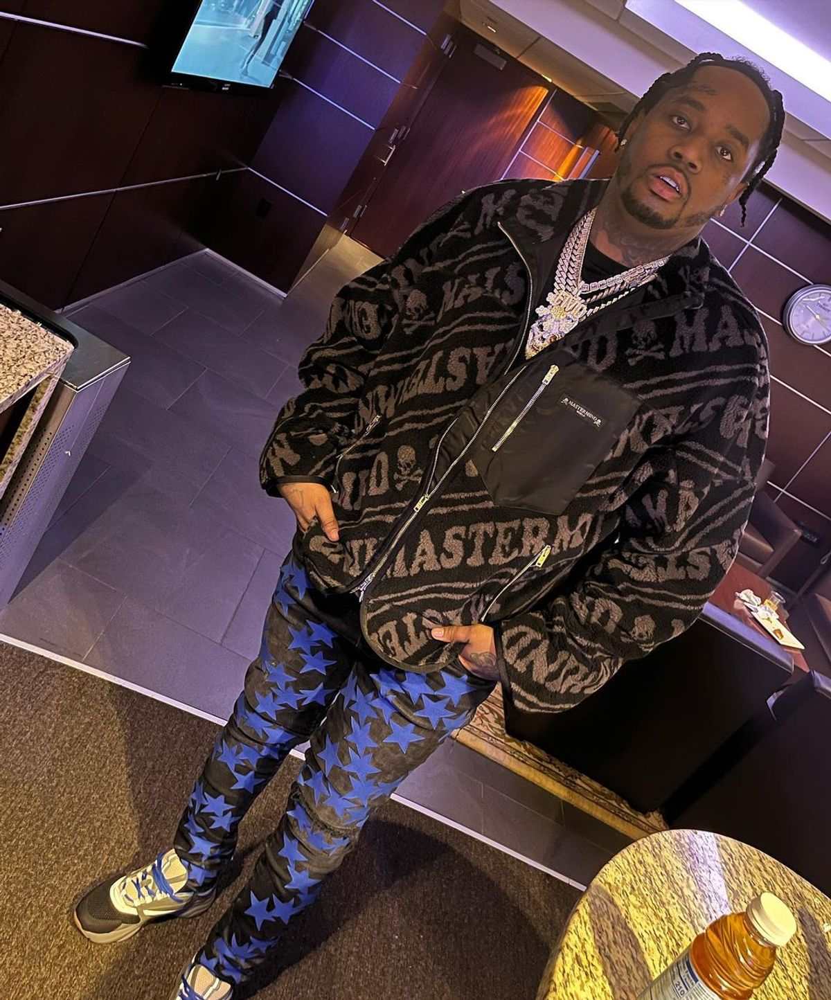 Fivio Foreign Outfit from December 23, 2021 | WHAT’S ON THE STAR?