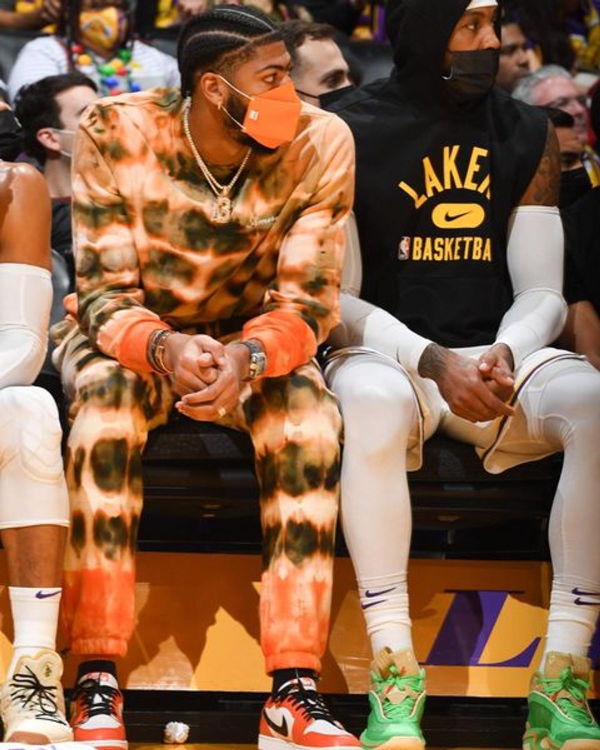 Anthony Davis Outfit from December 26, 2021 | WHAT’S ON THE STAR?
