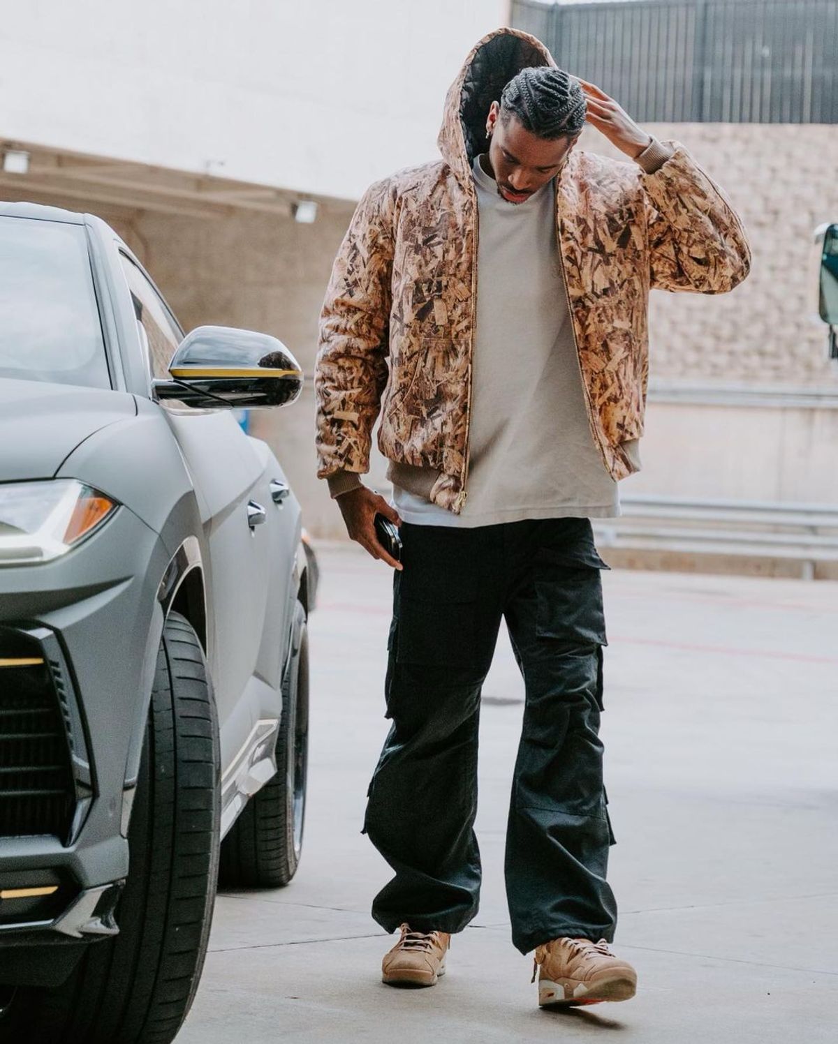 Shai Outfit from December 27, 2021 | WHAT’S ON THE STAR?