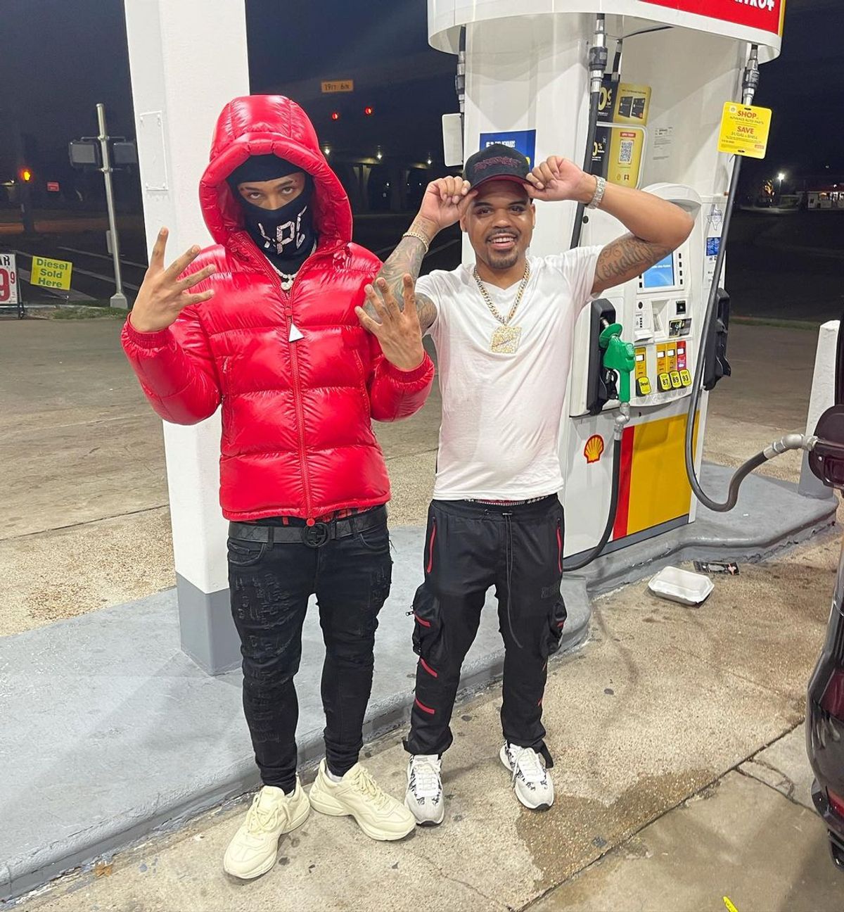 Mikey Outfit from December 31, 2021 | WHAT’S ON THE STAR?