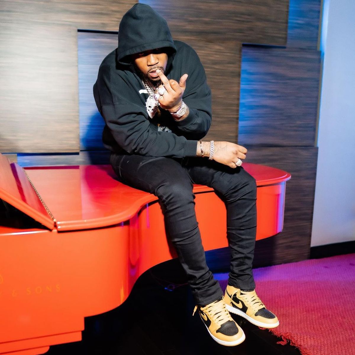 Fivio Foreign Outfit from January 3, 2022 | WHAT’S ON THE STAR?