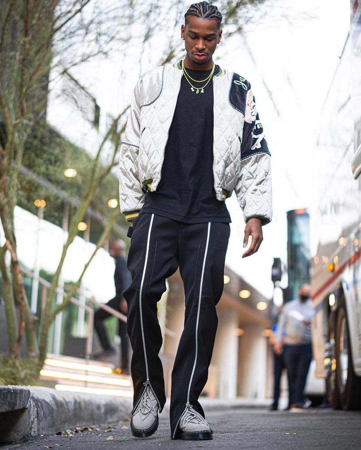 Shai Outfit from January 20, 2022 | WHAT’S ON THE STAR?