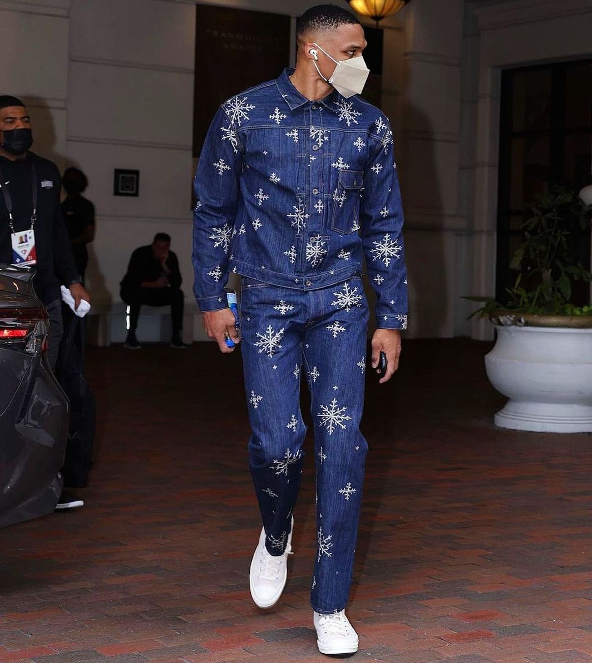 Russell Westbrook Outfit from January 22, 2022 | WHAT’S ON THE STAR?