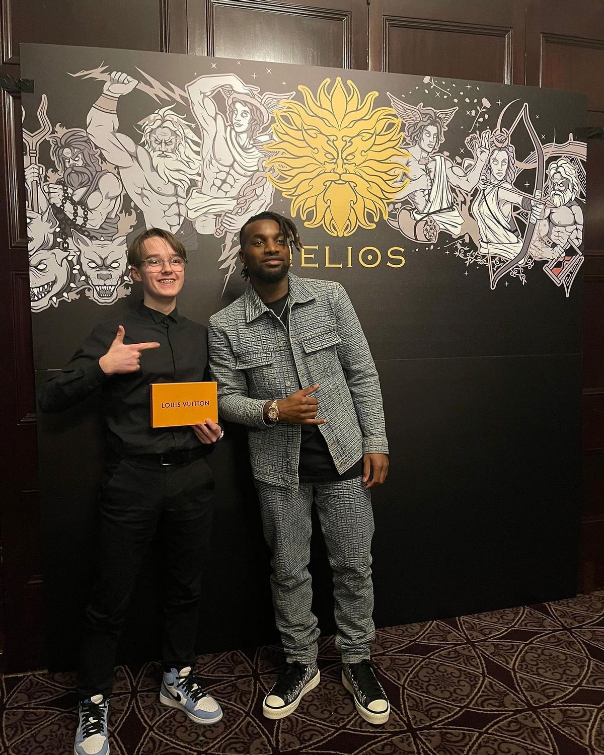 Allan Saint-Maximin Outfit from January 8, 2022 | WHAT’S ON THE STAR?