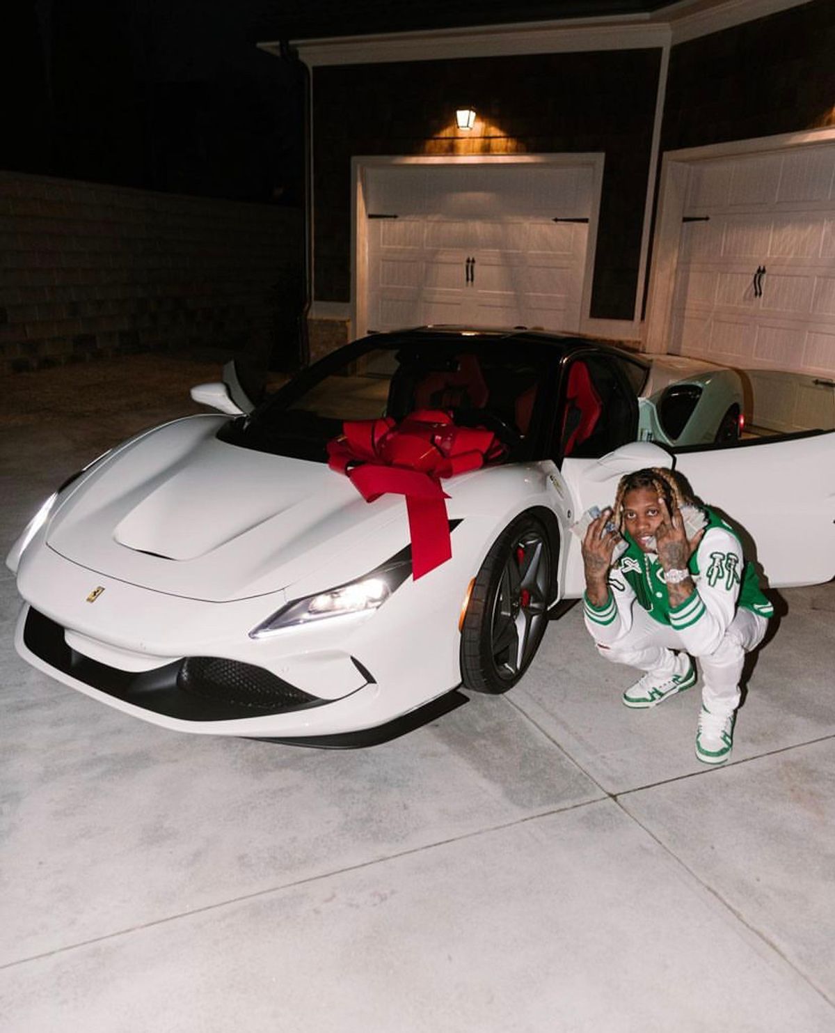 Lil Durk Outfit from February 8, 2022 | WHAT’S ON THE STAR?