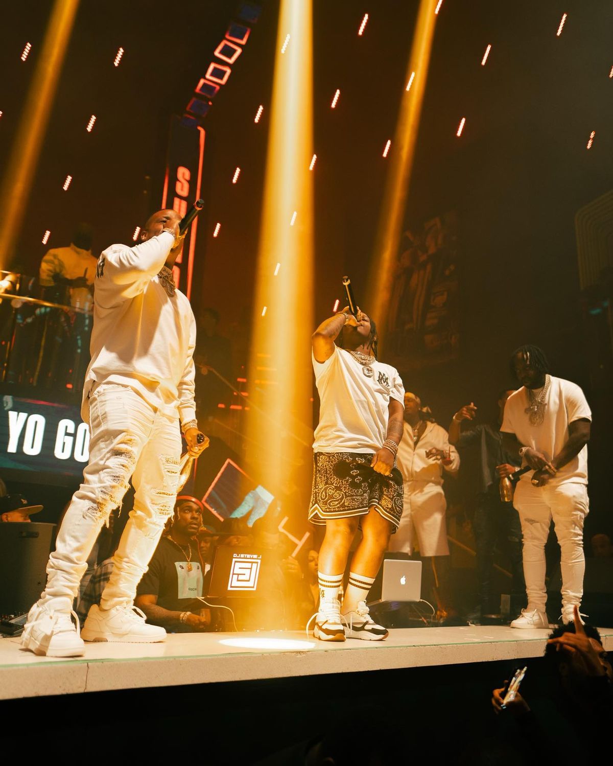 42 Dugg Outfit from February 8, 2022 | WHAT’S ON THE STAR?