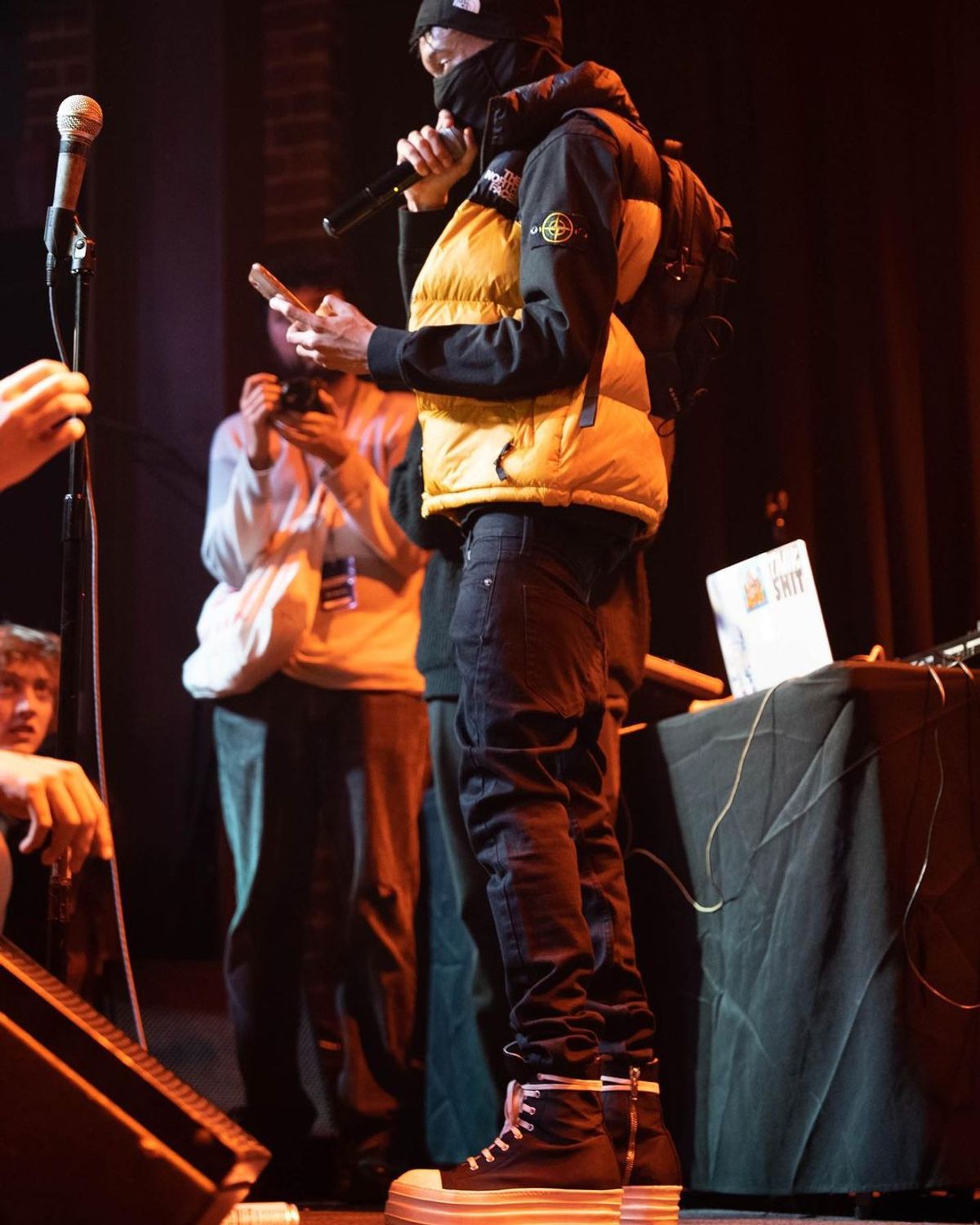 Autumn! Outfit from February 6, 2022 | WHAT’S ON THE STAR?