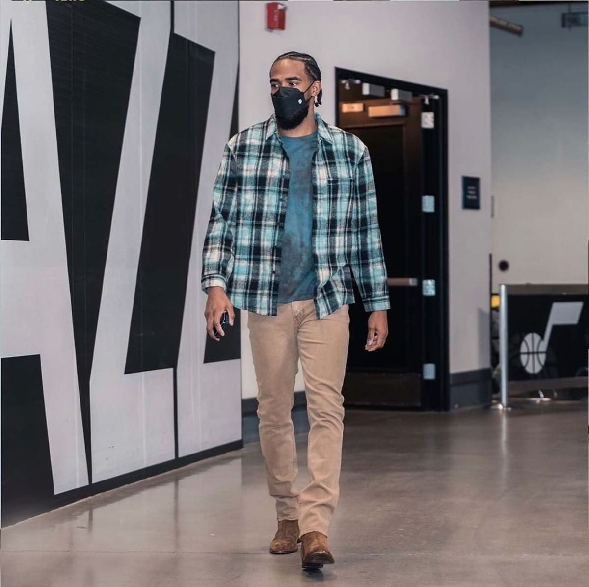 Mike Conley Outfit from January 29, 2022 | WHAT’S ON THE STAR?