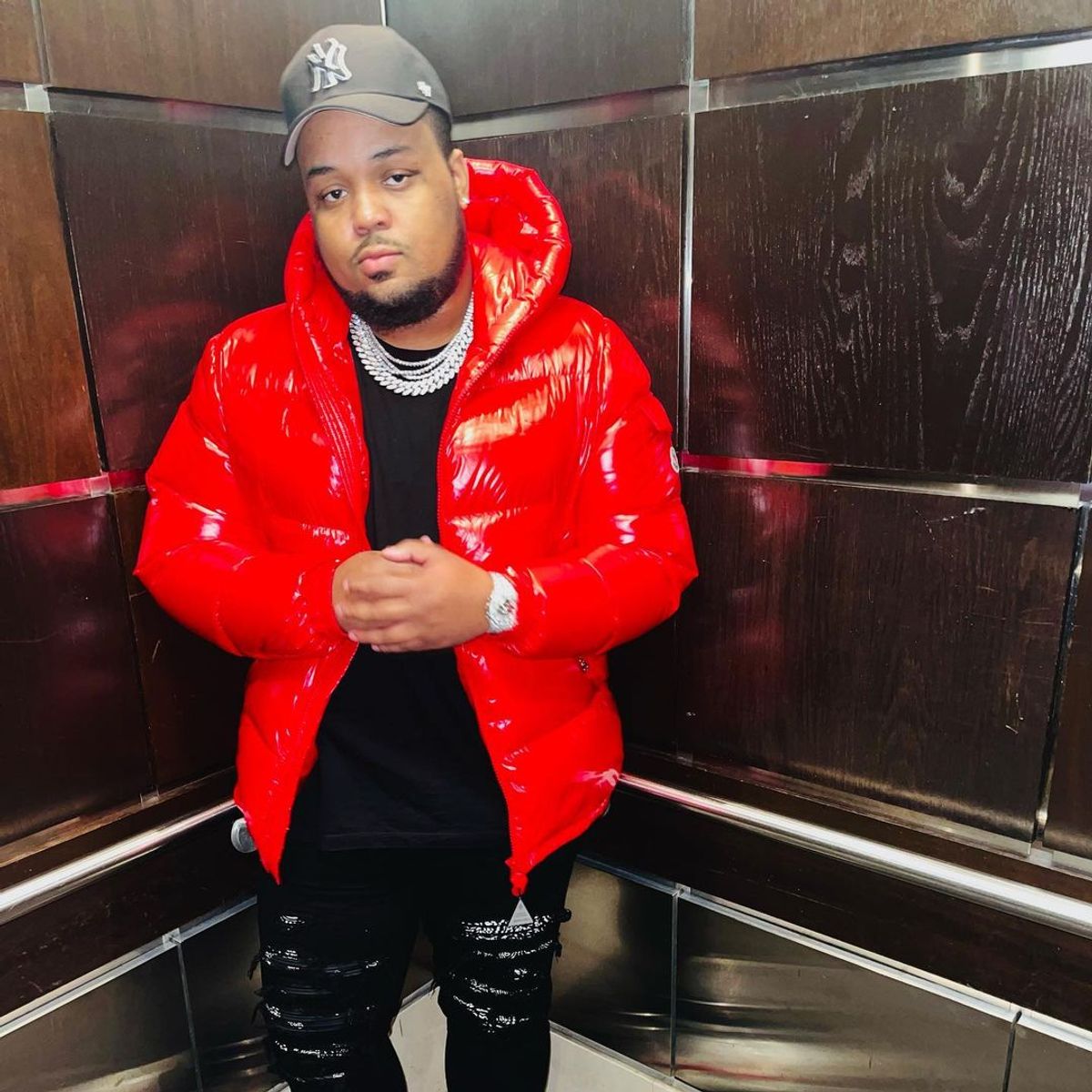 Jerry Production Outfit from November 24, 2021 | WHAT’S ON THE STAR?