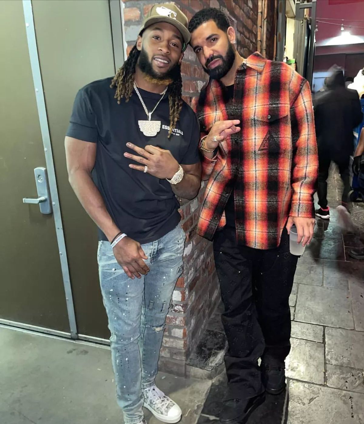 Drake Outfit from February 12, 2022 | WHAT’S ON THE STAR?