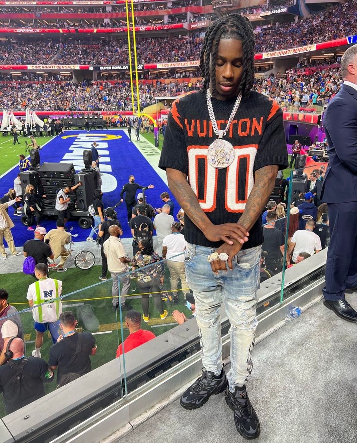 Polo G Outfit from February 14, 2022 | WHAT’S ON THE STAR?