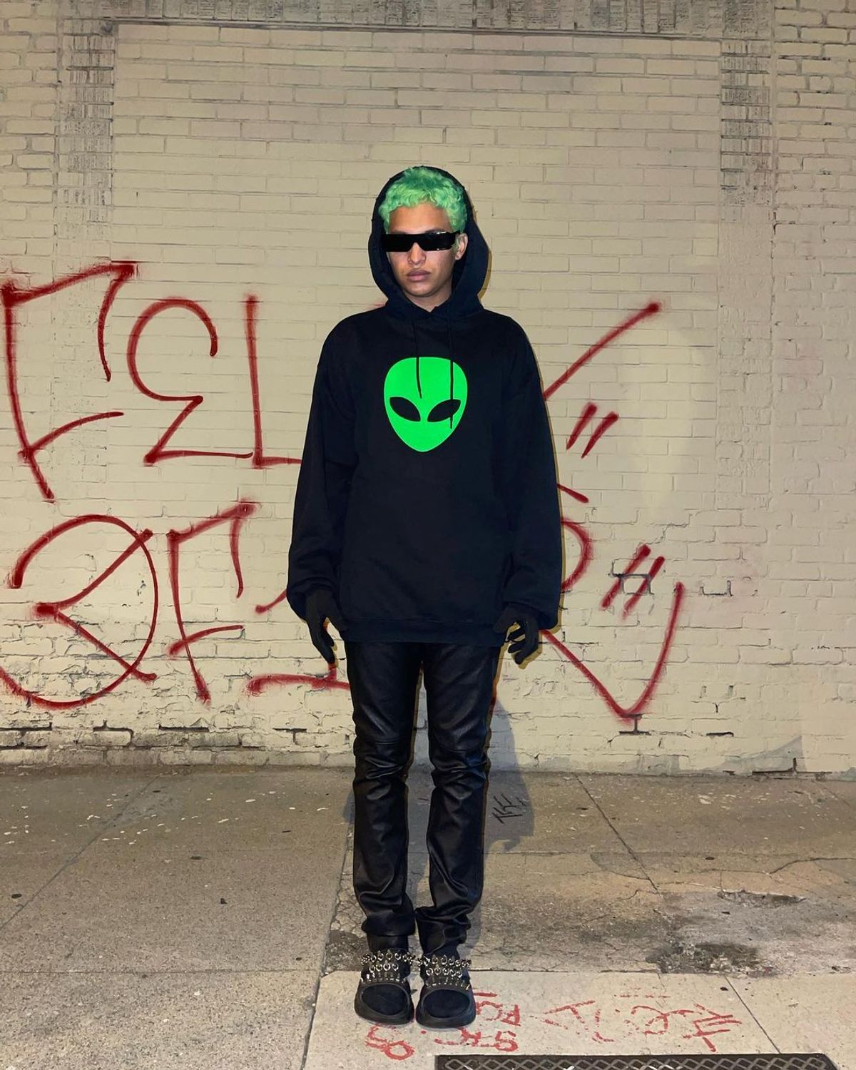 Gab3 Outfit from February 14, 2022 | WHAT’S ON THE STAR?