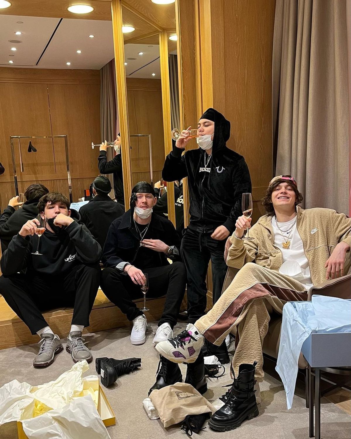 OG Buda Outfit from February 7, 2022 | WHAT’S ON THE STAR?