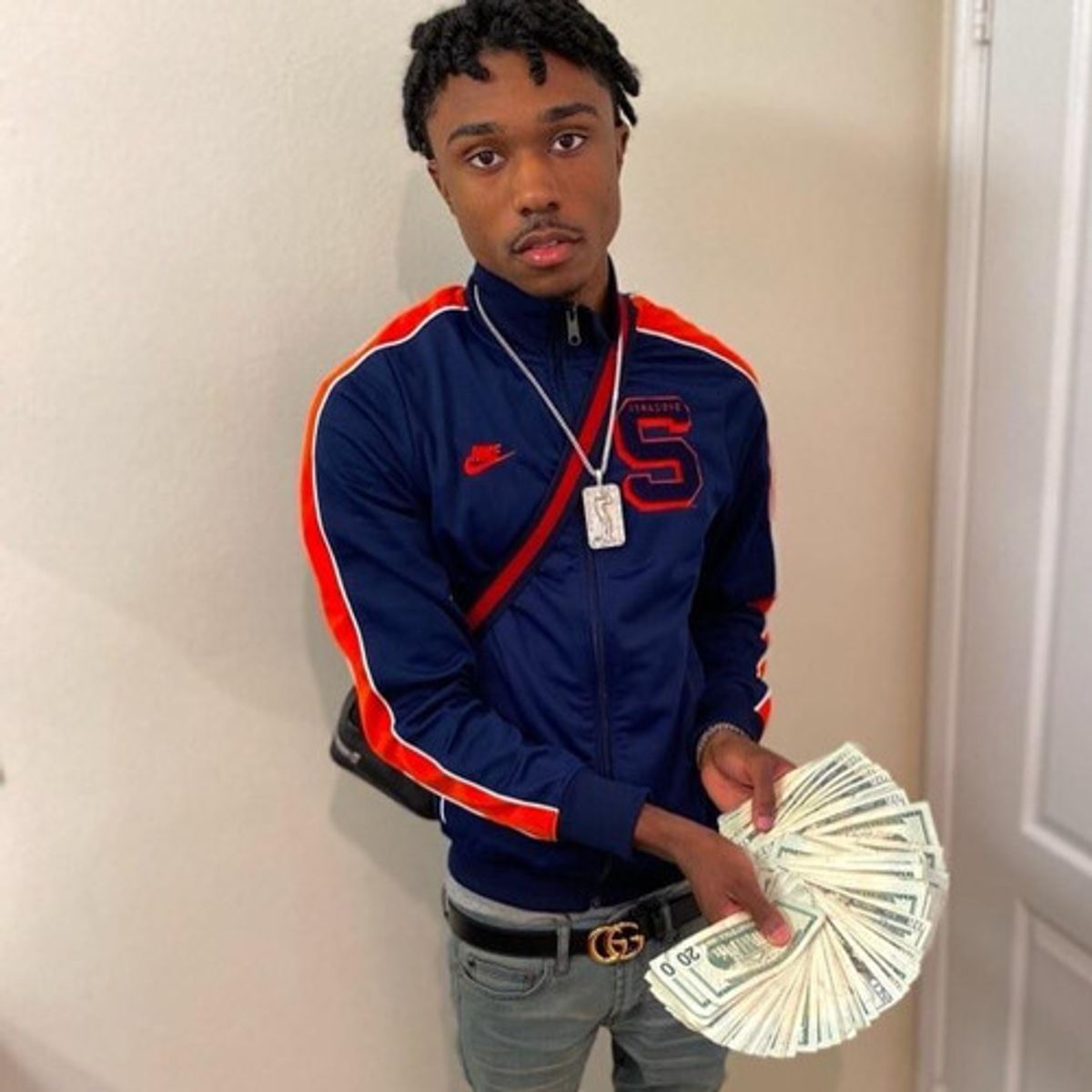 Scorey: Outfits, Clothes, Style and Fashion | WHAT’S ON THE STAR?