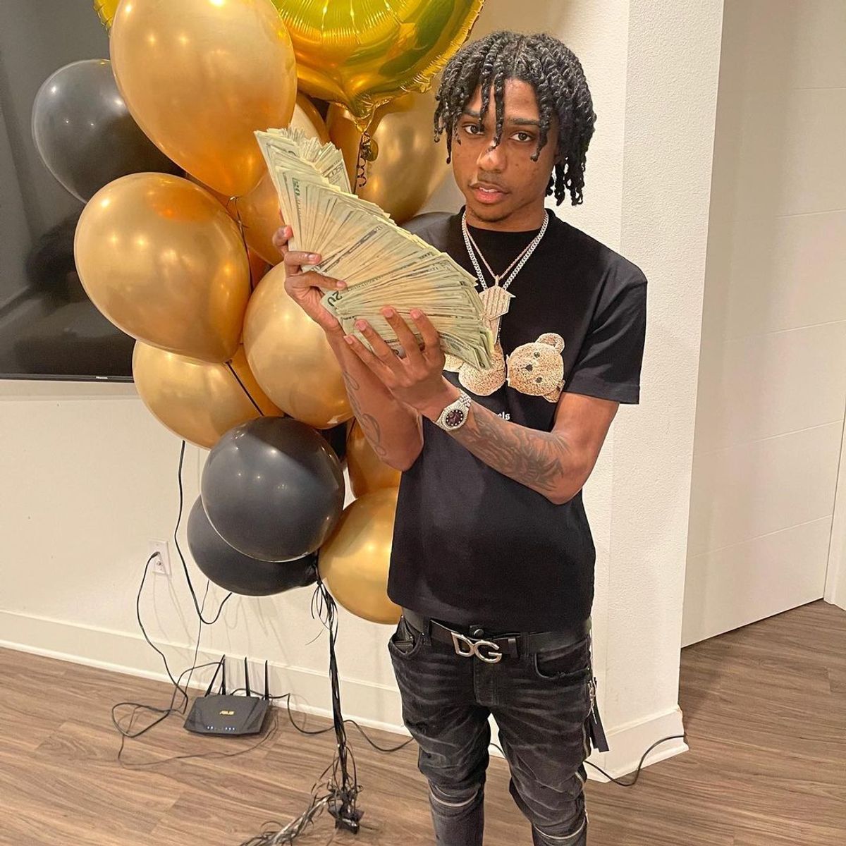 Scorey Outfit from November 27, 2021 | WHAT’S ON THE STAR?