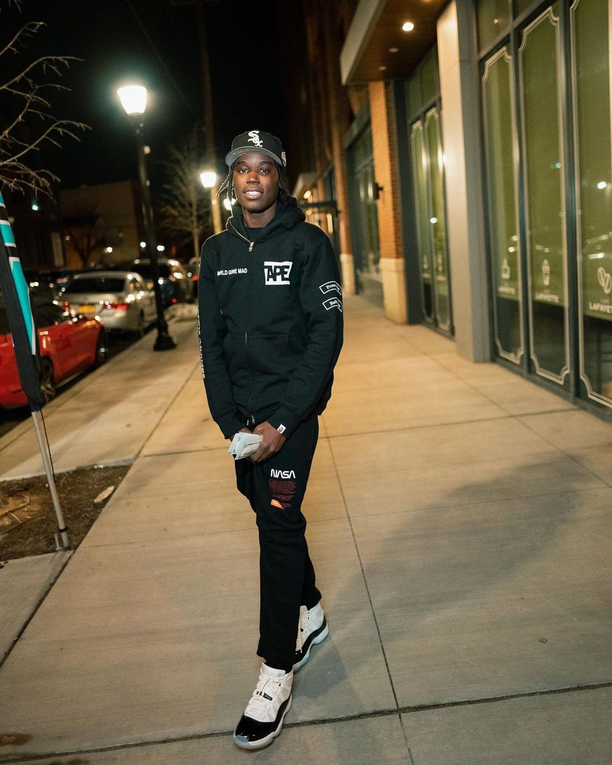 Melvoni Outfit from February 8, 2022 | WHAT’S ON THE STAR?