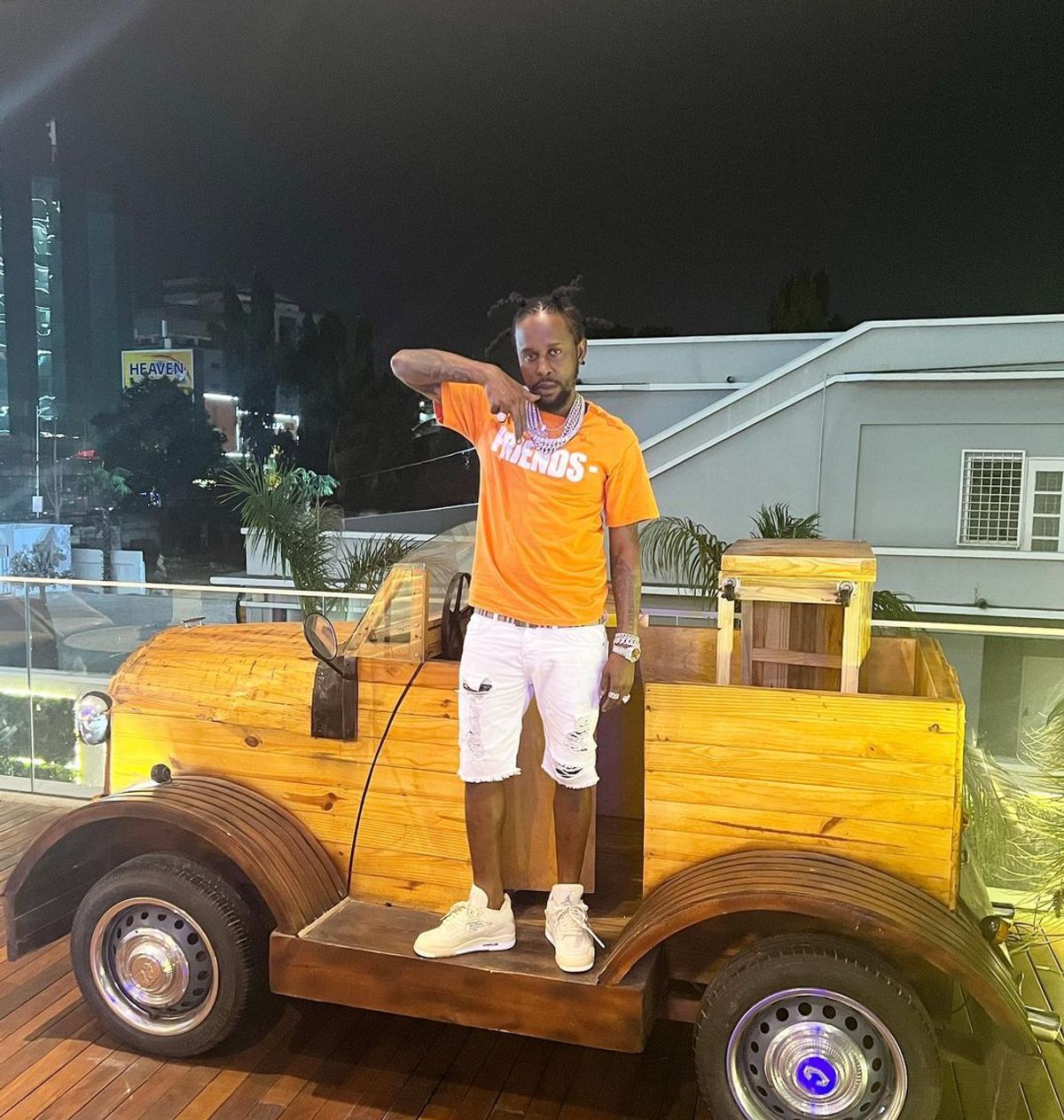 Popcaan Outfit from January 5, 2022 | WHAT’S ON THE STAR?