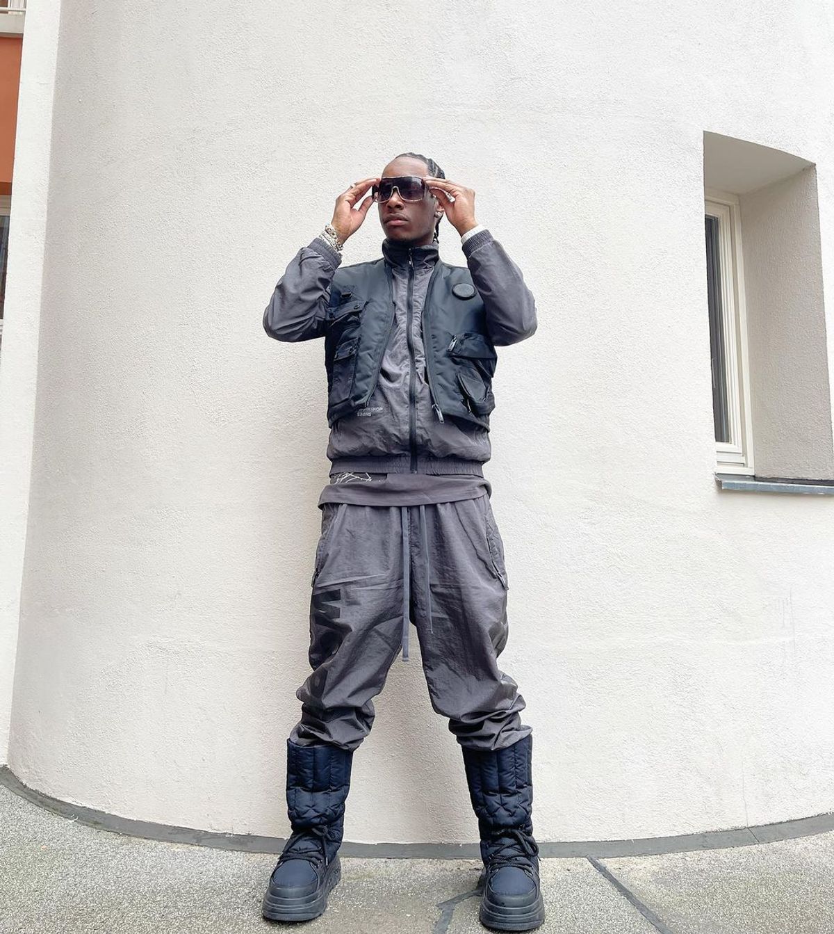 Bloody Osiris Outfit from March 3, 2022 | WHAT’S ON THE STAR?