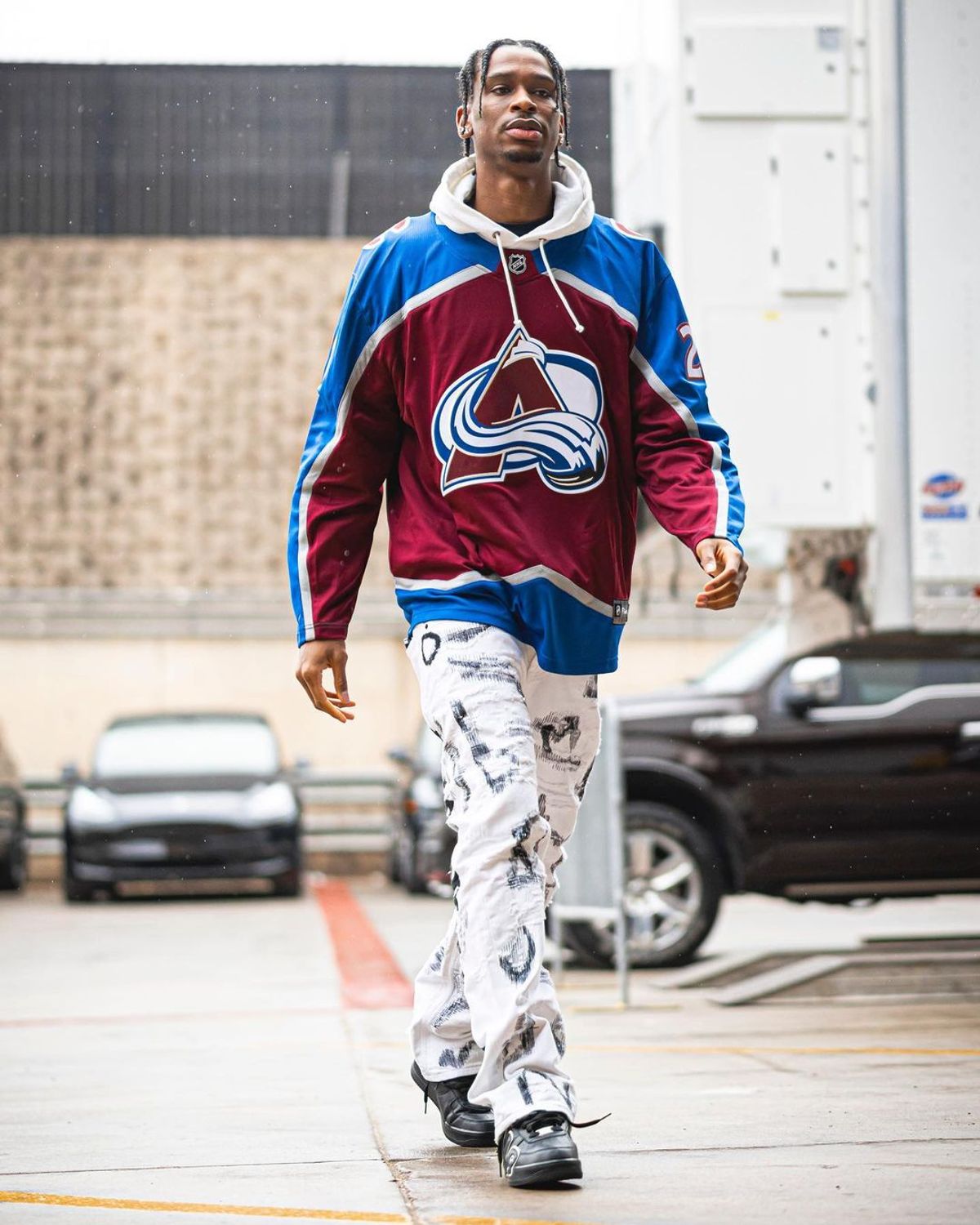 Shai Outfit from March 9, 2022 | WHAT’S ON THE STAR?