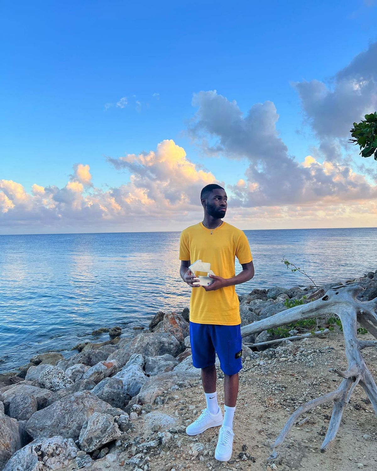 Dave Outfit from March 11, 2022 | WHAT’S ON THE STAR?