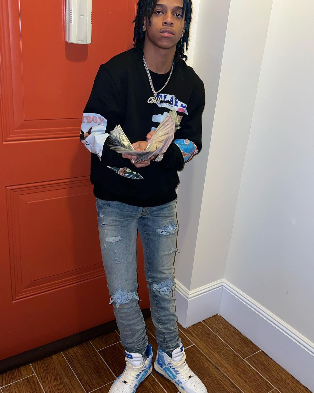 C Blu Outfit from December 23, 2021 | WHAT’S ON THE STAR?