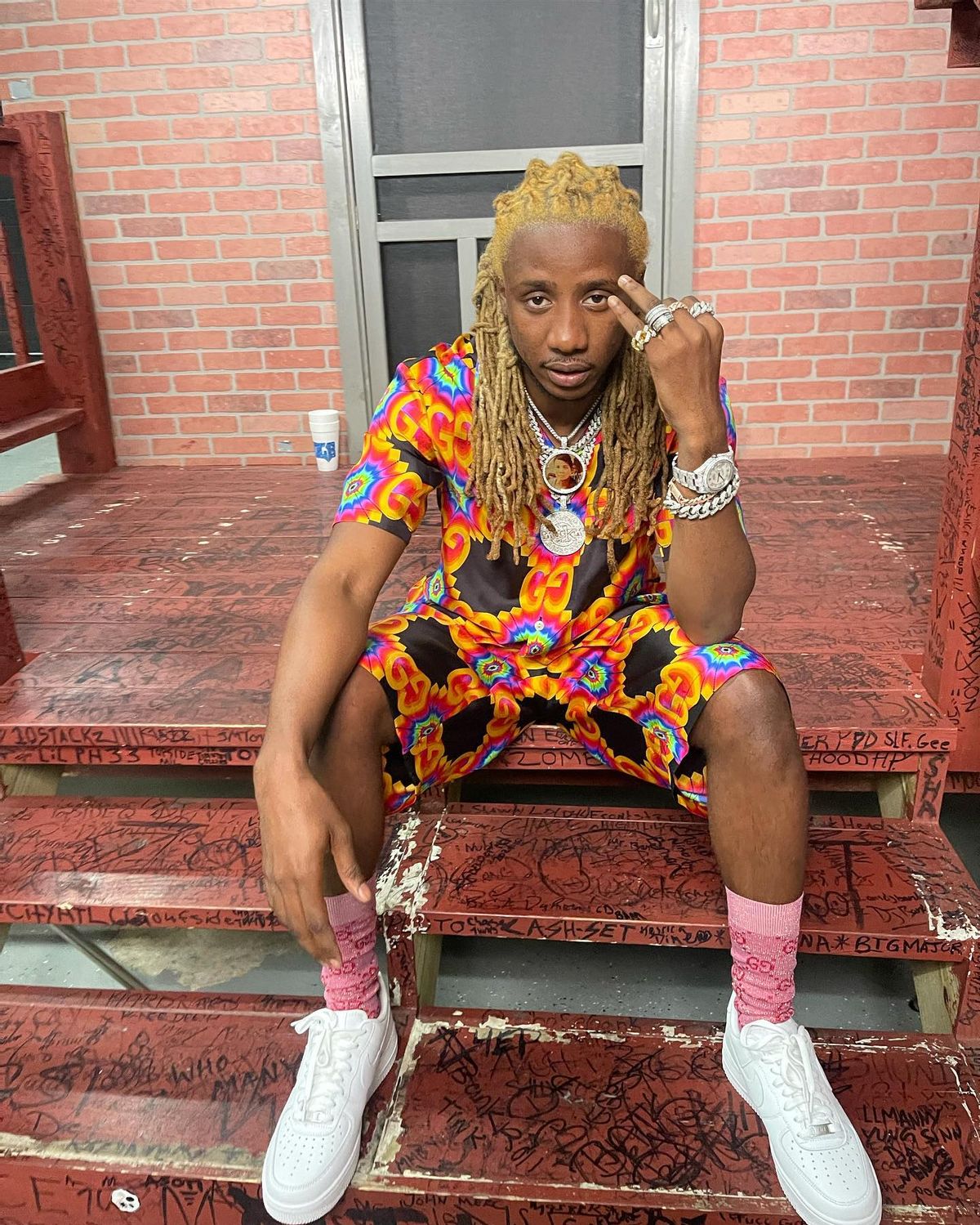 100k Track Outfit from March 8, 2022 | WHAT’S ON THE STAR?