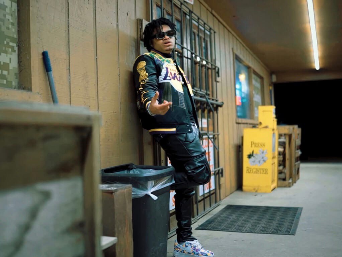 No Cap Outfit from February 24, 2022 | WHAT’S ON THE STAR?