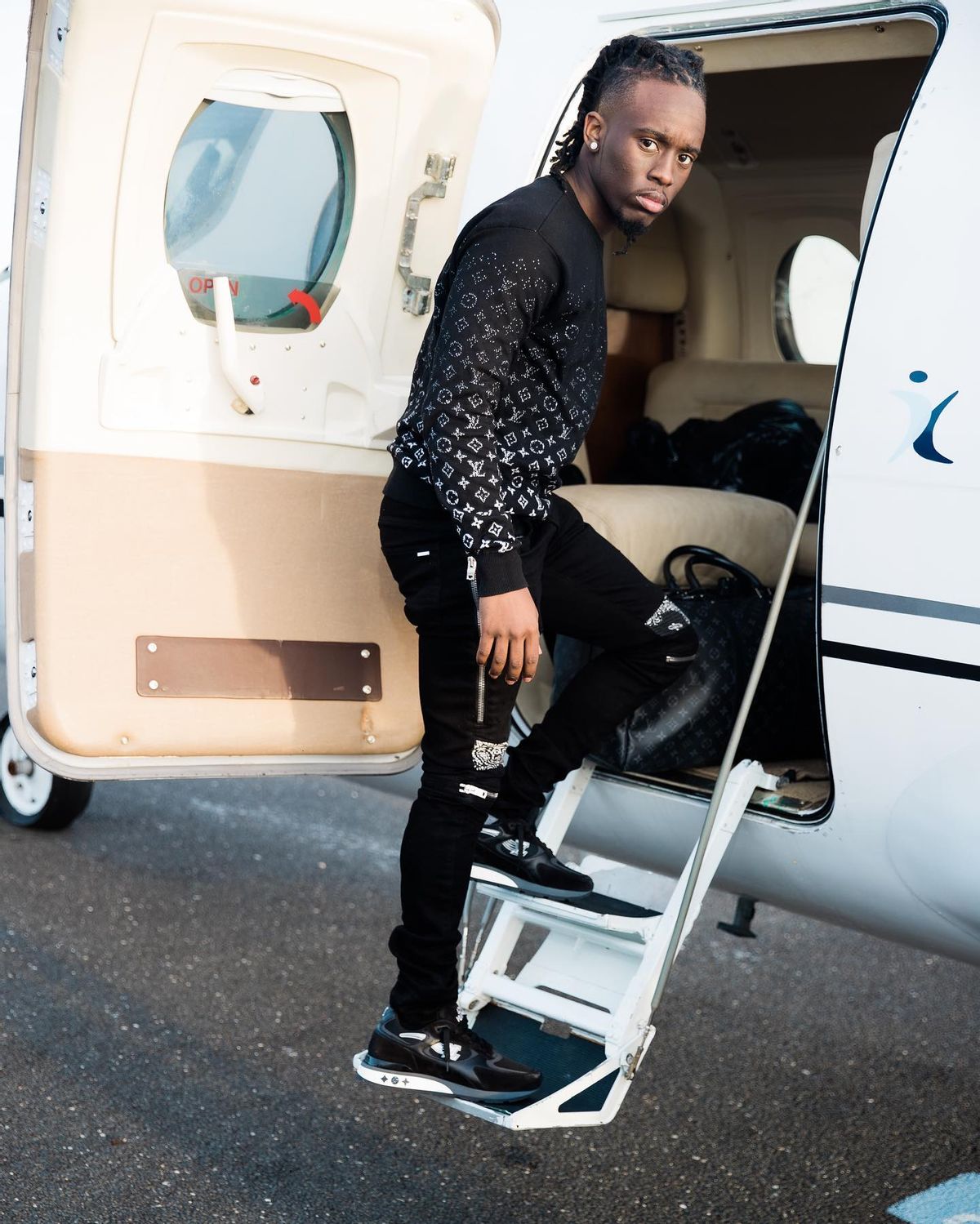 Kai Cenat Outfit from December 17, 2020 | WHAT’S ON THE STAR?