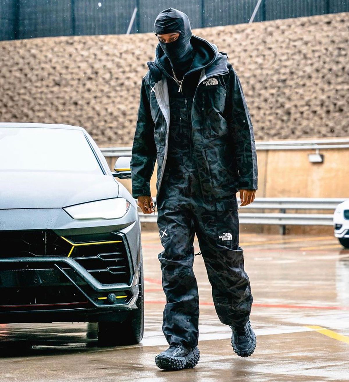 Shai Outfit from March 22, 2022 | WHAT’S ON THE STAR?