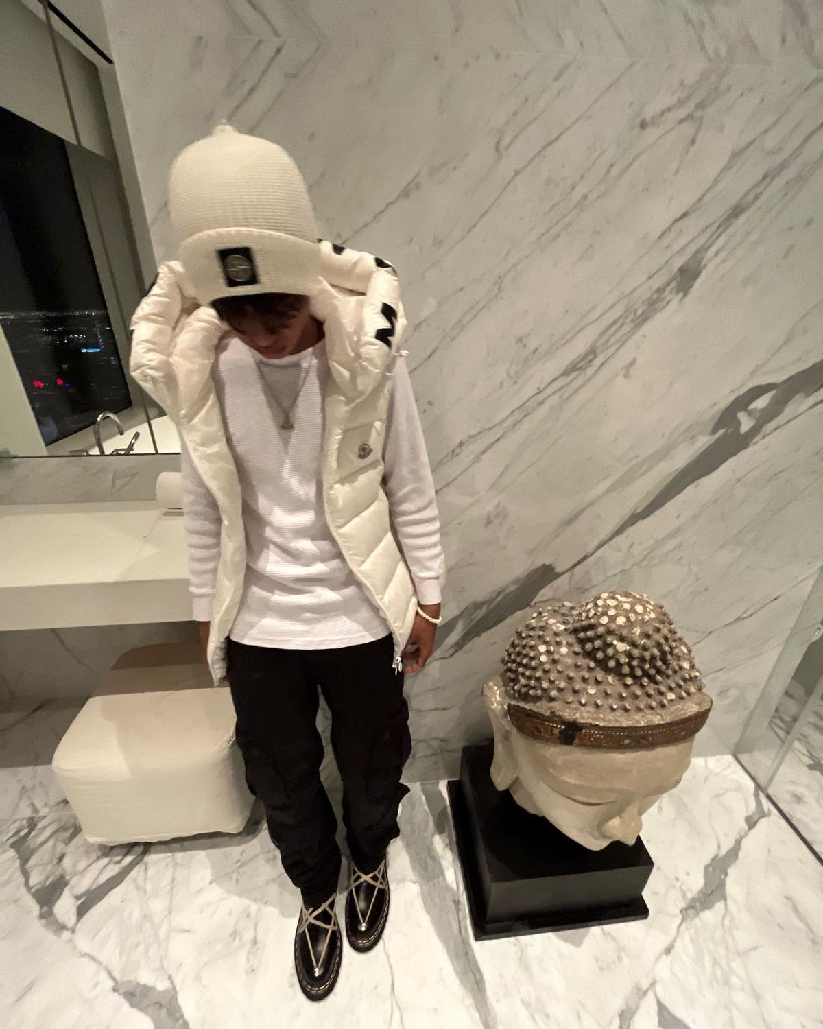 Yung Fazo Outfit from March 28, 2022 | WHAT’S ON THE STAR?
