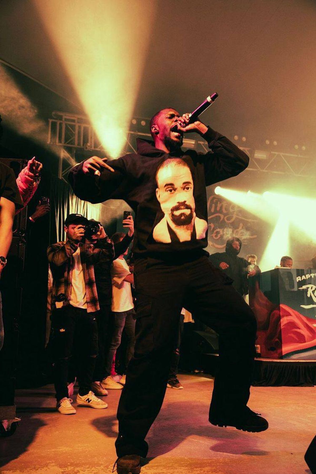 Sheck Wes Outfit from March 28, 2022 | WHAT’S ON THE STAR?