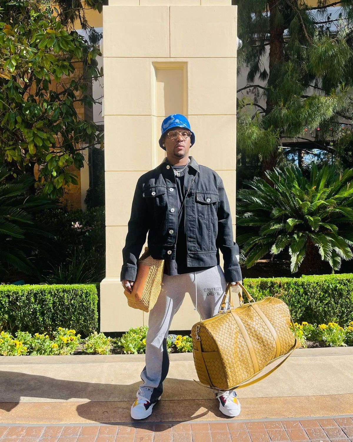 HitBoy Outfit from April 4, 2022 | WHAT’S ON THE STAR?