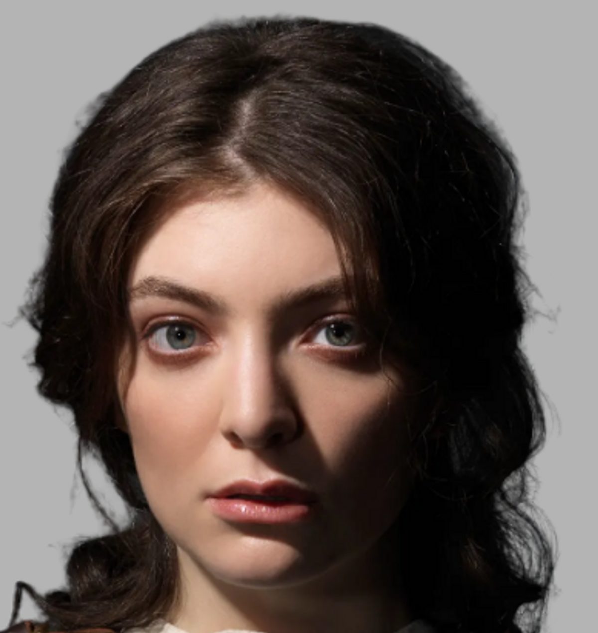 Lorde: Outfits, Clothes, Style and Fashion | WHAT’S ON THE STAR?