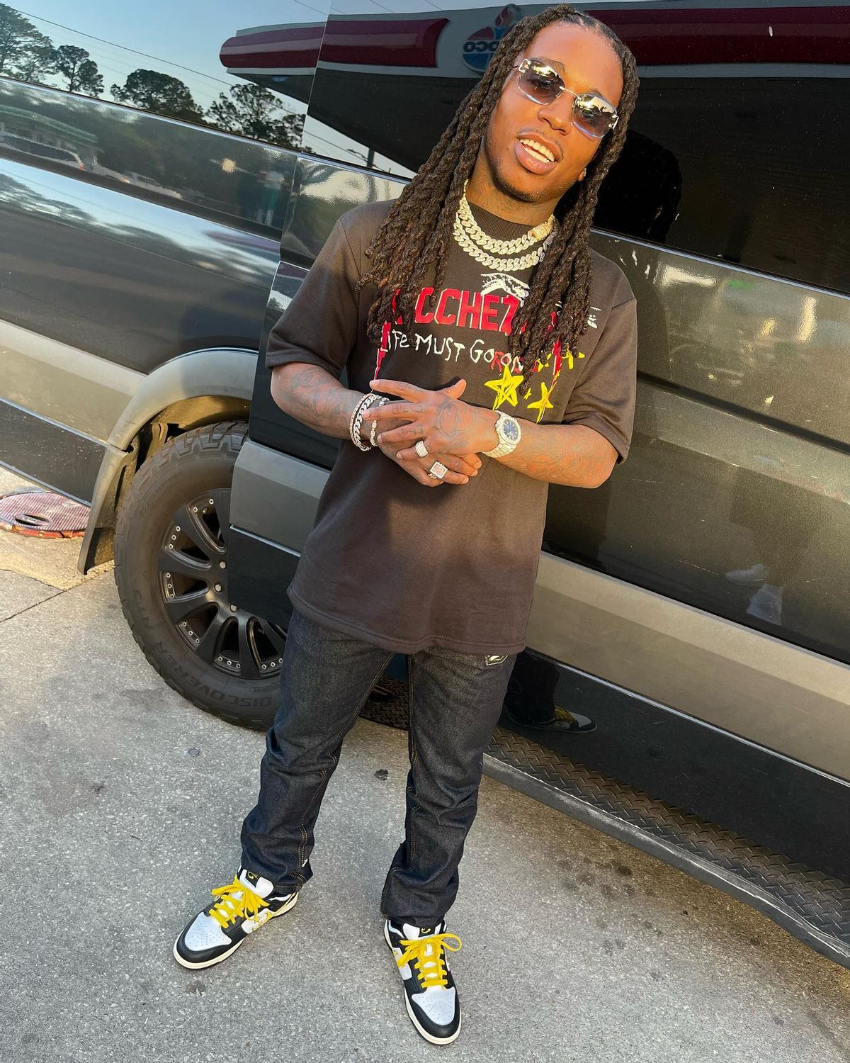 Jacquees Outfit from April 10, 2022 | WHAT’S ON THE STAR?