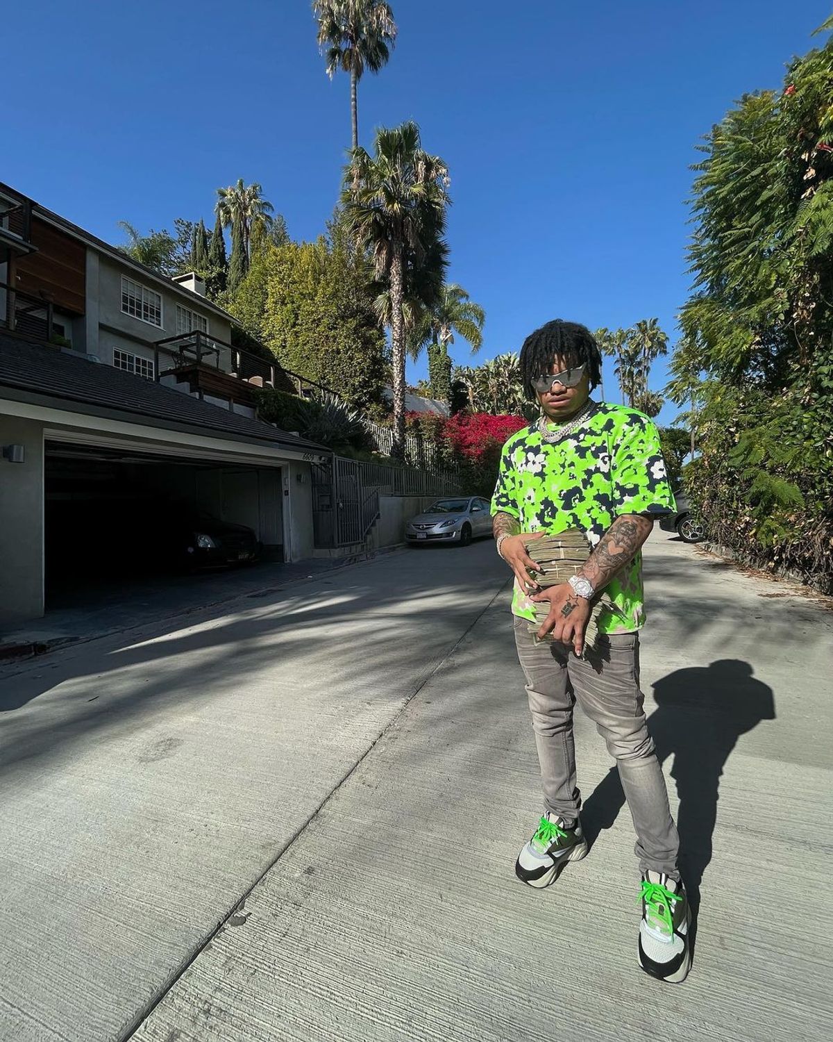 No Cap Outfit from April 7, 2022 | WHAT’S ON THE STAR?