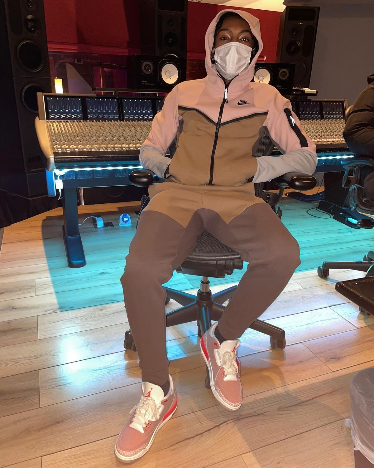 SL Outfit from January 28, 2022 | WHAT’S ON THE STAR?