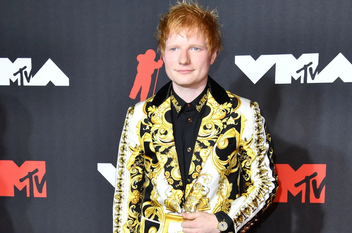 Ed Sheeran: Outfits, Clothes, Style and Fashion | WHAT’S ON THE STAR?