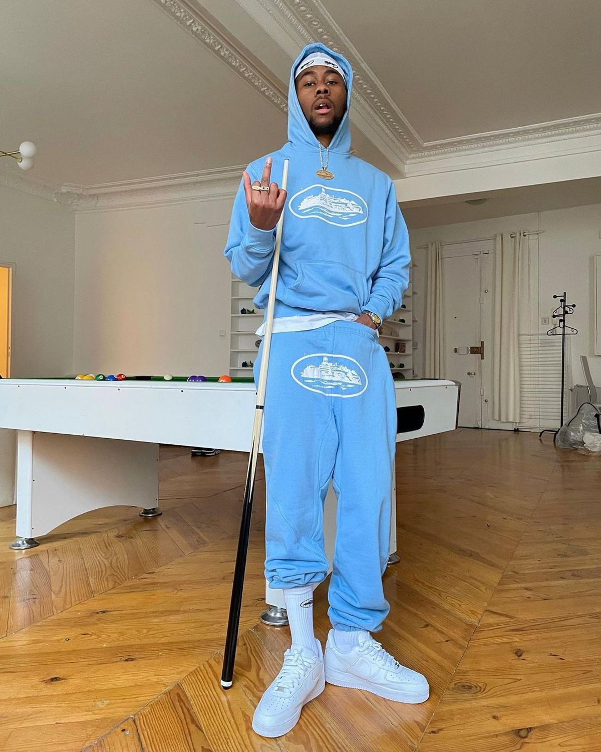 Lundun Outfit from October 26, 2021 | WHAT’S ON THE STAR?