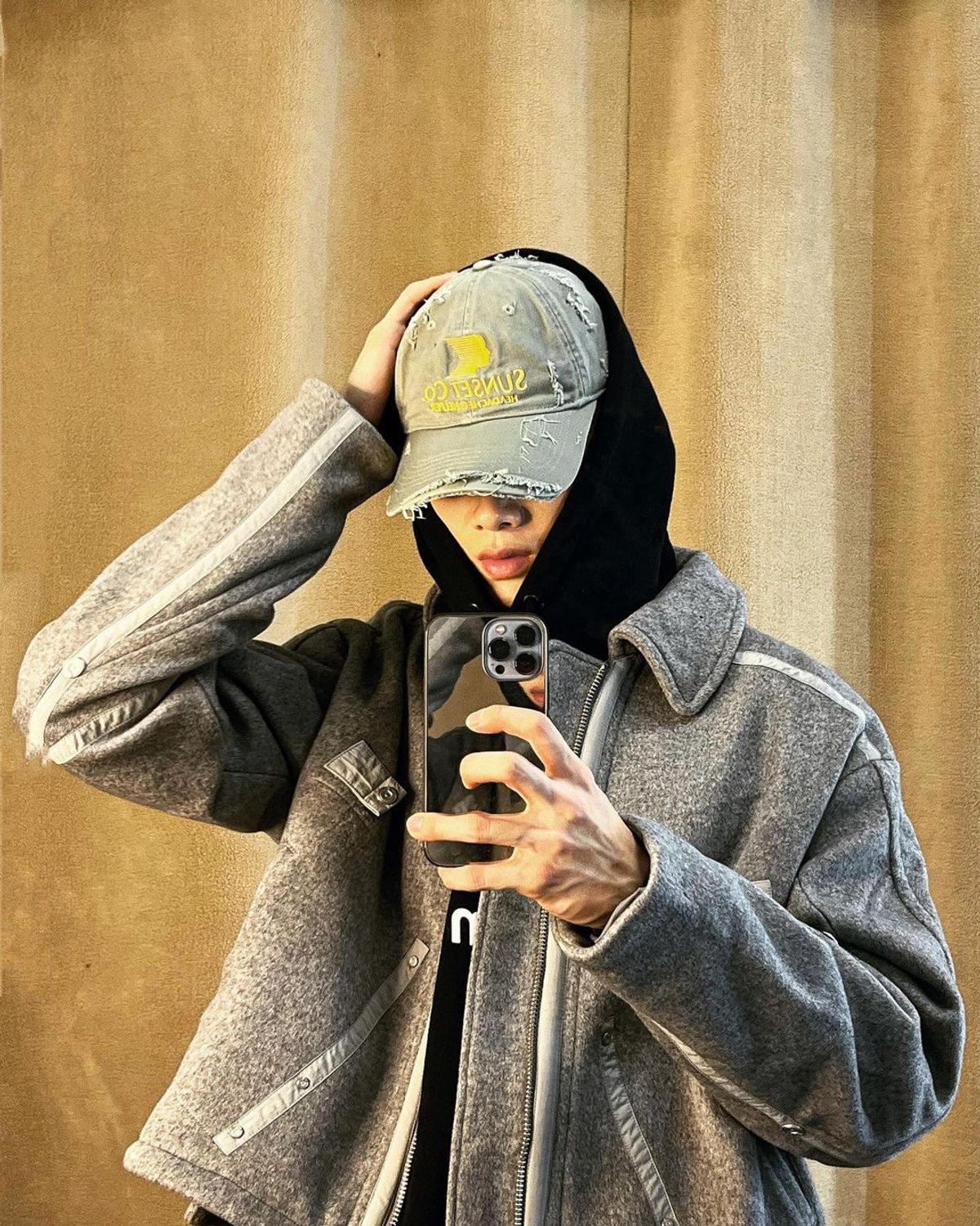 Bai Jingting Outfit from February 7, 2022 | WHAT’S ON THE STAR?