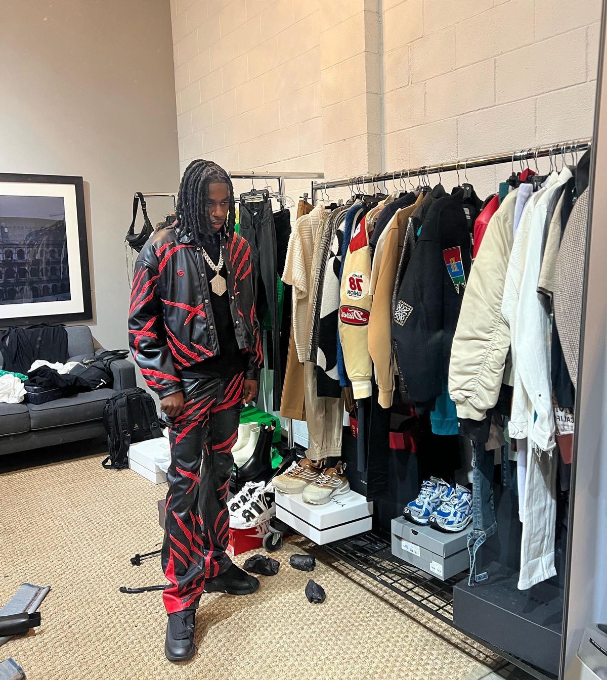 Polo G Outfit from April 18, 2022 | WHAT’S ON THE STAR?