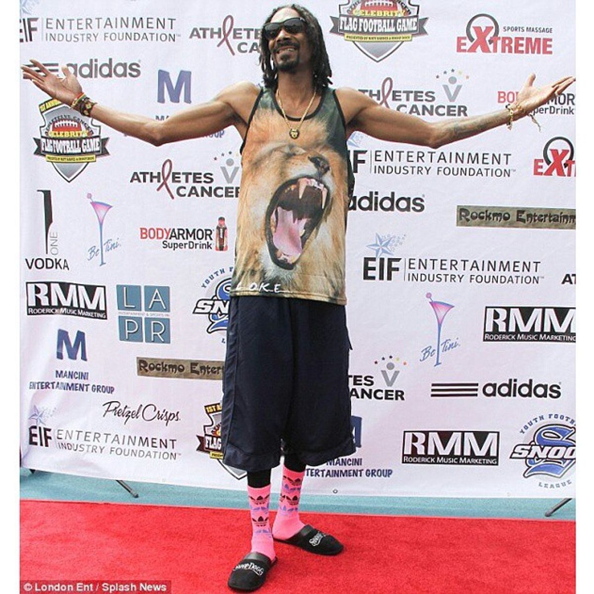 Snoop Dogg Outfit from November 29, 2014 | WHAT’S ON THE STAR?