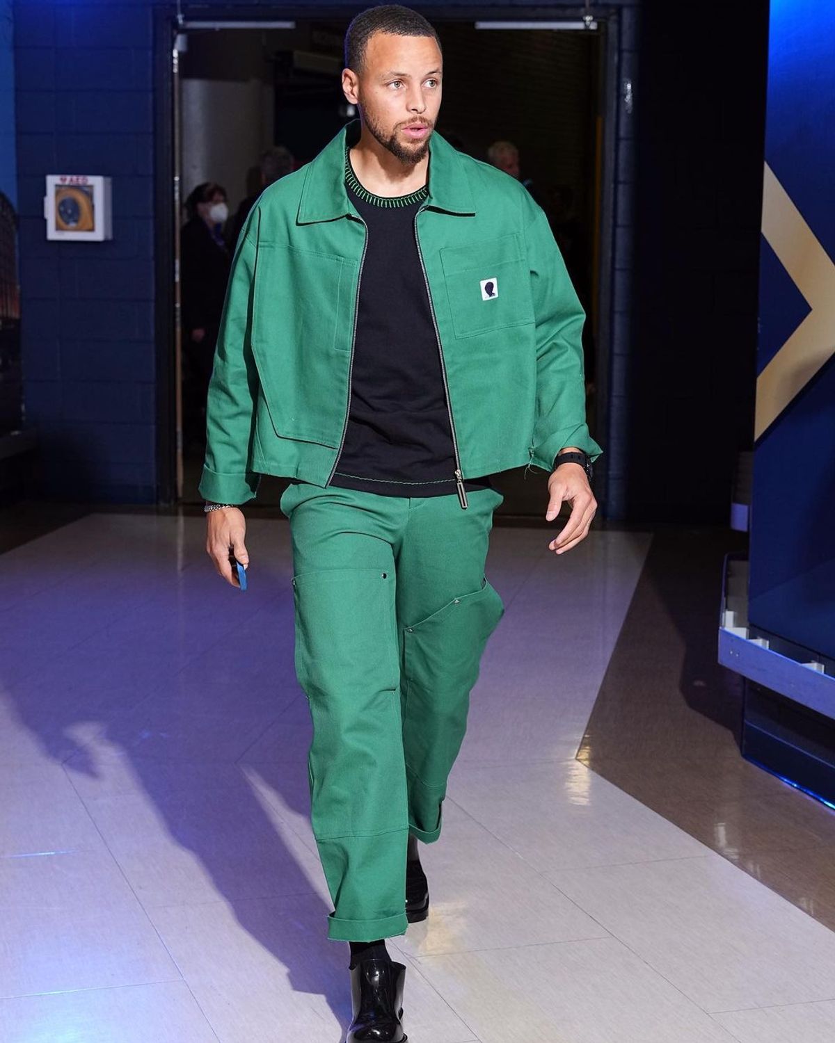 Stephen Curry Outfit from April 22, 2022 | WHAT’S ON THE STAR?