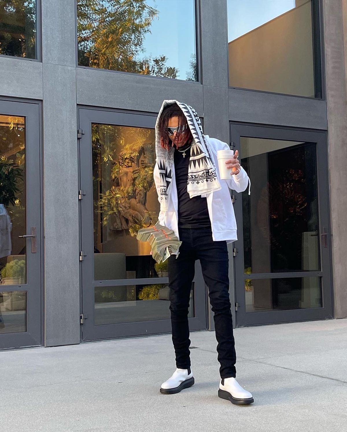 SeptembersRich Outfit from January 30, 2022 | WHAT’S ON THE STAR?